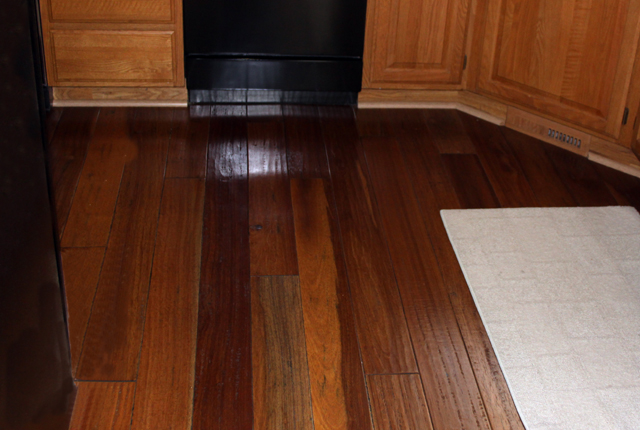 Mahogany Engineered Hand Scraped Hardwood Flooring 2856a